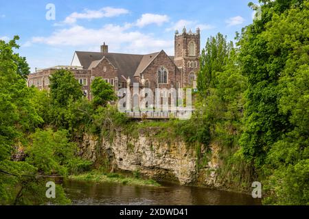 The Grand River winds through the picturesque town of Fergus, Ontario ...