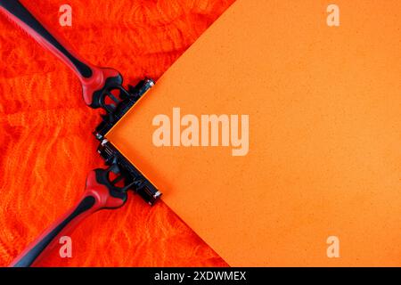 Two razor blades on textured background Stock Photo - Alamy