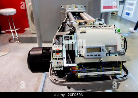 Gas burner for use in medium and high power heat generators with ...