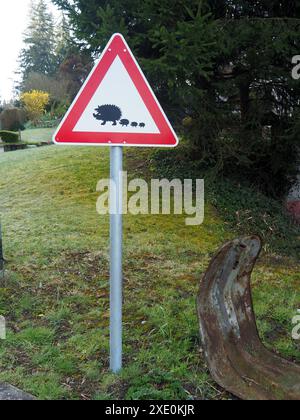 Traffic sign, hedgehog Stock Photo - Alamy