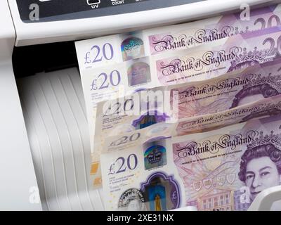 English pounds in a counting machine Stock Photo - Alamy