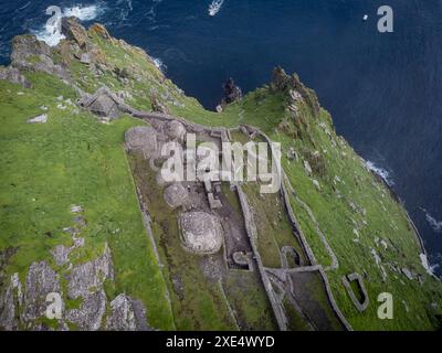 clochans, stone cells. monastery at the top, Skellig Michael island ...