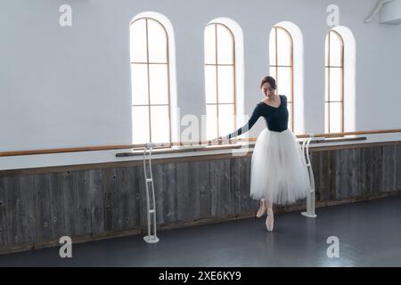 Ballet class, instructor Stock Photo - Alamy