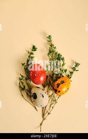 beige organic quail eggs background Stock Photo - Alamy