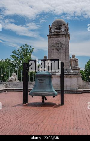 Union Station and Liberty Bell replica, Washington DC. National ...