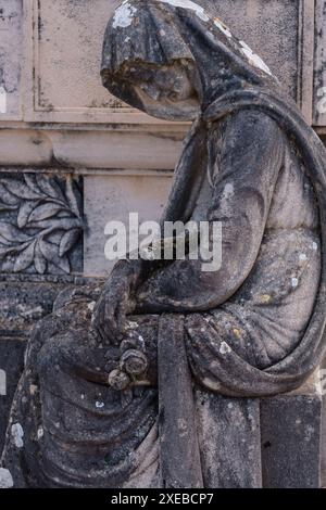 Sculpture of a weeping woman in mourning Stock Photo - Alamy