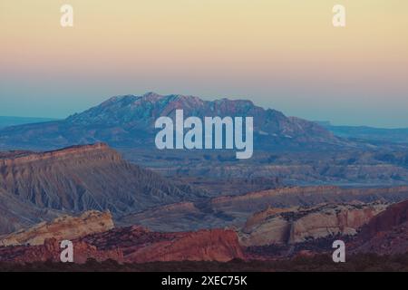 Utah has an extreme steppe climate with salt deserts, sandstone cliffs ...