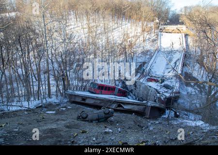 Pittsburgh, PA Bridge Collapse Stock Photo - Alamy