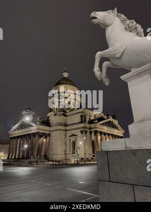 Severe frosts in St. Petersburg in winter season, view of frozen Neva ...