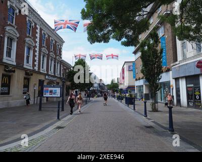 Gravesend, Kent, UK. 27th June, 2024. UK Weather: warm and sunny ...