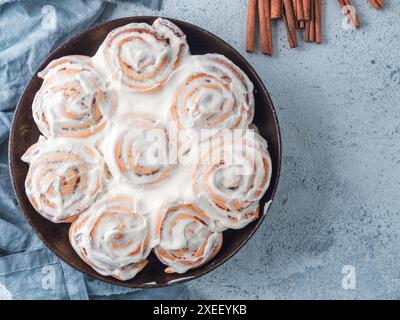 Vegan cinnabon rolls with topping Stock Photo - Alamy