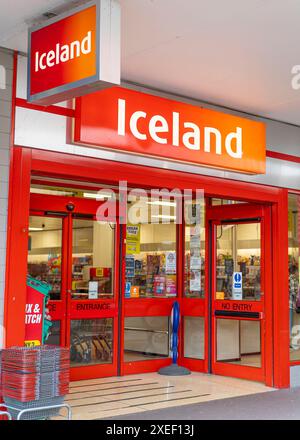 Iceland supermarket on High Street, Barnstaple, Devon, UK Stock Photo ...