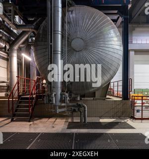 Pressure vessel in the nacelle of a coal-fired power plant Stock Photo ...