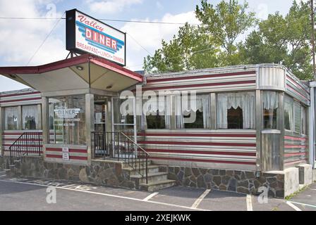 a traditional american diner in dover valley Stock Photo - Alamy
