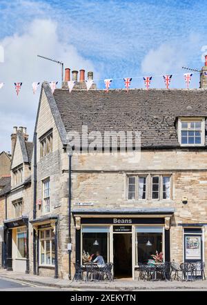 Beans coffee shop at the town centre in Oundle, England Stock Photo - Alamy