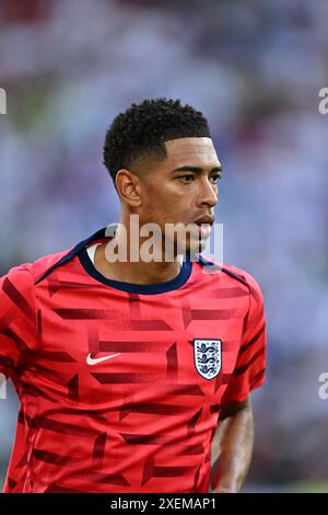 Jude Bellingham of England warms up prior to the FIFA World Cup Group L ...