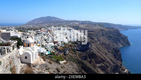 Church in Fira on the rim of the caldera, Santorini, Cyclades, Greece ...