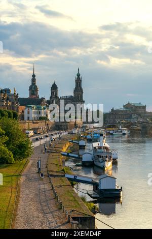Elbe panorama Dresden with river cruise, Dresden Church of Our Lady and ...