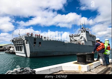 "Cheon Wang Bong-class tank landing ship, an amphibious landing ship ...