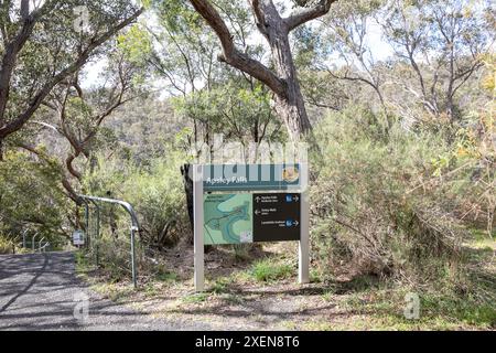 Apsley falls waterfall in Oxley Wild Rivers national park, near Walcha ...