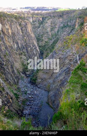 Apsley falls waterfall in Oxley Wild Rivers national park, near Walcha ...