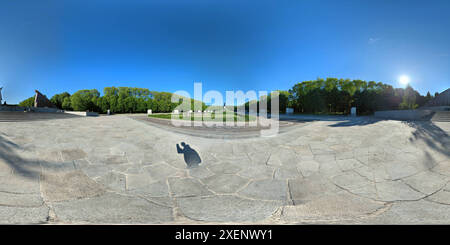 360° view of Soviet War Memorial Treptower Park - Alamy