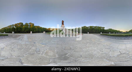 360° view of Soviet War Memorial (Treptower Park - Alamy