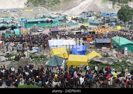 Ganderbal, Jammu And Kashmir, India. 29th June, 2024. Hindu Pilgrims ...