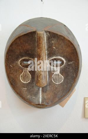 Beautifullly-Carved, Traditional Wooden mask, National Museum, Lome ...