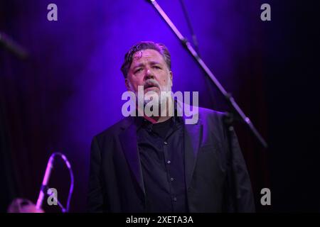 Russell Crowe's Indoor Garden Party on the Acoustic Stage at the ...