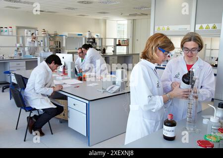 Preparing solution samples for column chromatography, synthesis lab ...
