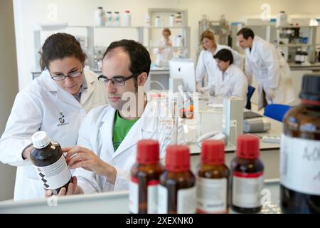 Preparing solution samples for column chromatography, synthesis lab ...