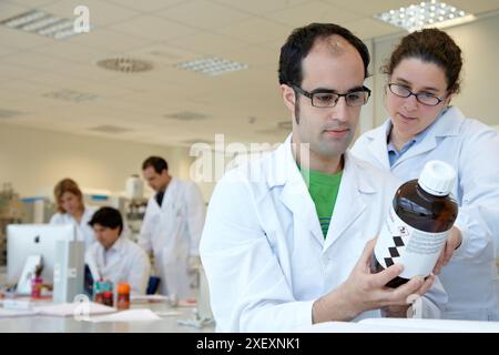 Preparing solution samples for column chromatography, synthesis lab ...