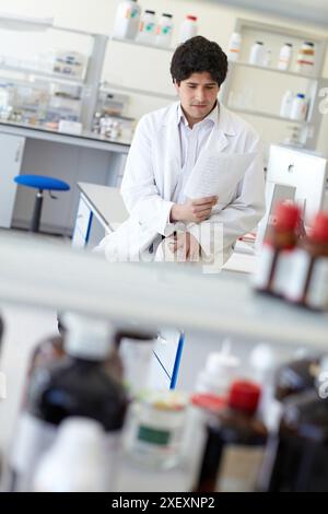 Researcher, synthesis lab, research laboratory, IkerChem research lab ...