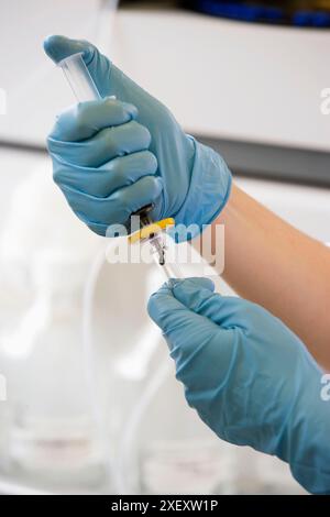 Filtration, sample injector, HPLC, Laboratory of Agri-Environmental ...