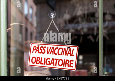 MANDATORY text written on red grungy stamp sign Stock Photo - Alamy