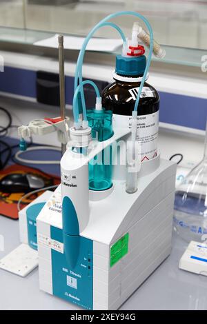 Titrando potentiometric titrator Stock Photo - Alamy