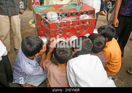 Children watching "Still Movie” or bioscope at Azimpur, Dhaka ...