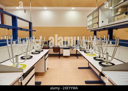 Pharmaceutical Development Laboratory. Pre-formulation, design and ...