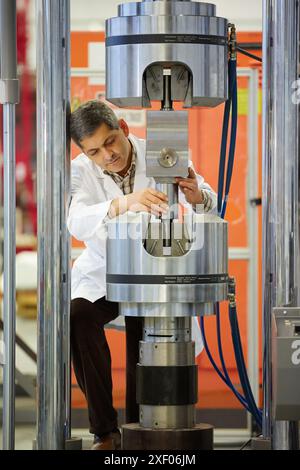 Servo hydraulic testing machine tension-compression Used for Industry ...