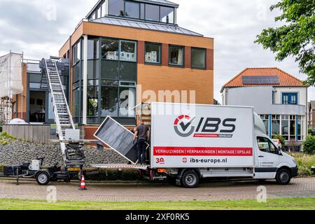 IBS Mercedes-Benz Sprinter van Stock Photo - Alamy