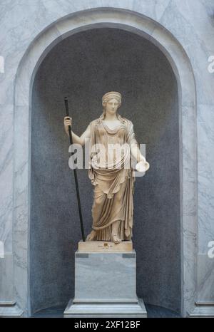 Marble statue of Hera, Vatican Museum Stock Photo - Alamy