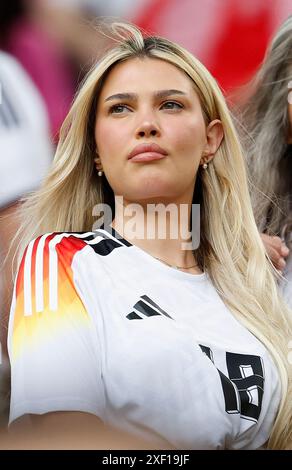 Lea Prinz, girlfriend of Maximilian Mittelstaedt, takes a selfie with ...