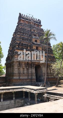Entrance gateway, or ‘Gopuram’, to the 12th century Airavatesvara ...