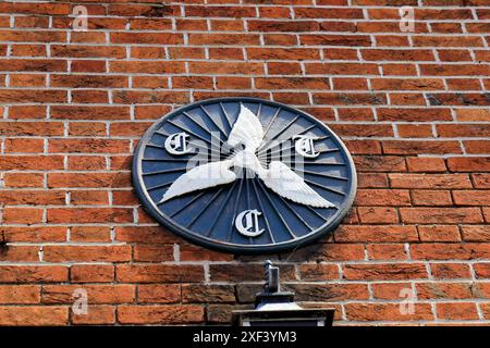 CTC Winged Wheel, Castle Hotel, Devizes, Wiltshire Stock Photo - Alamy