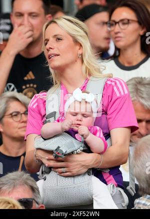 Sina Hundertmark, wife of Pascal Gross, DFB 5 in the UEFA Nations ...