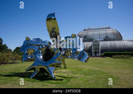 Light into Life (The Evolution of Forms) 2024 by Marc Quinn at Kew ...