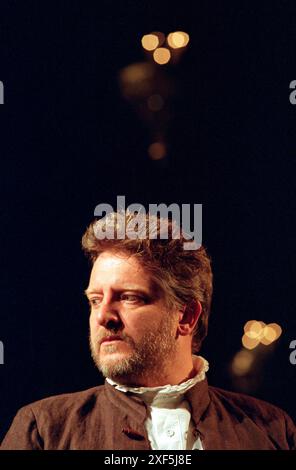 Simon Russell Beale (Hamlet, Prince of Denmark) in HAMLET by ...