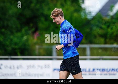 Lasse Rosenboom (Holstein Kiel, #23), Aurel Wagbe (Holstein Kiel, #28 ...