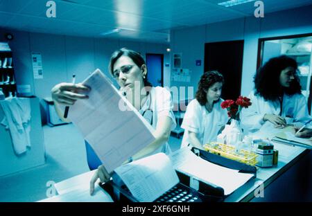 Nurses at admission desk in emergency area Stock Photo - Alamy